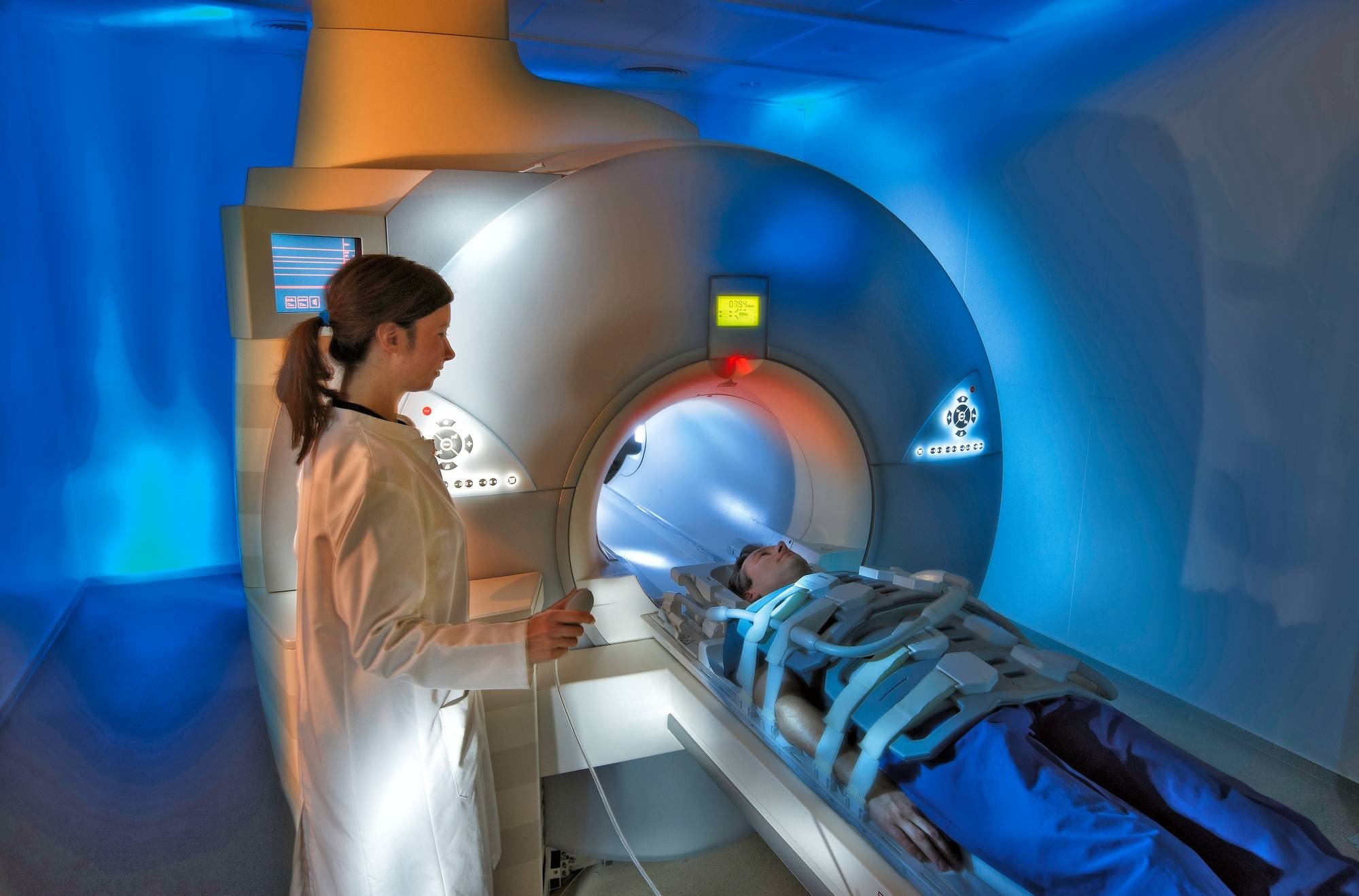 First synchronised imaging system interface for MRI presented at ECR